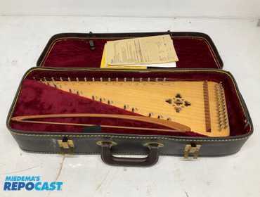 Repocast.com® | Vintage lap harp in case
