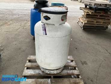 Repocast.com® | (1) large LP tank. Has a DOT # 4BW240,...