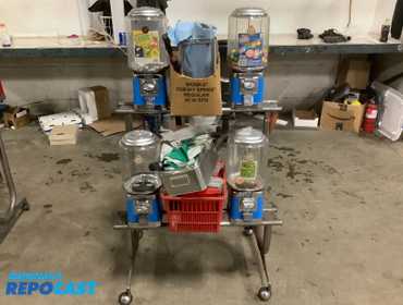 Repocast.com® | Lot of (4) Beaver gumball machines on...