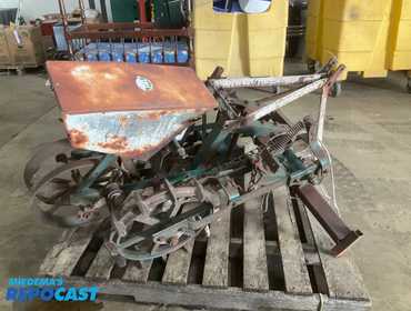 Repocast.com® | Cole 3 point hitch single row planter,...