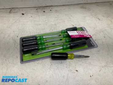 Repocast.com® | Lot of Greenlee Screwdriver set and (1...