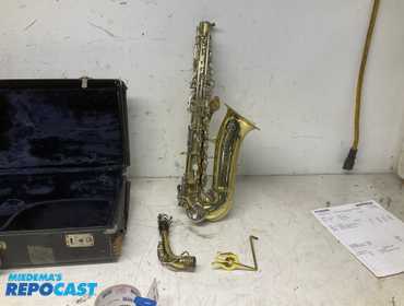Repocast.com® | Lot of (1) Conn Saxophone with Case