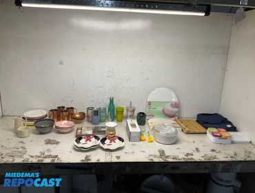 Repocast.com® | Large lot of miscellaneous water cups,...