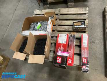 Repocast.com® | (4) boxes of assorted nails and screws...
