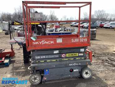 Repocast.com® | Lot of (1) Skyjack Scissor Lift. Model...