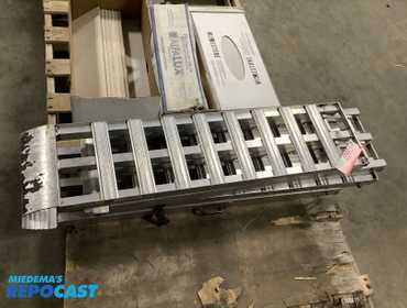 Repocast.com® | Pair of folding loading ramps-aluminum