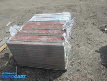 Repocast.com® | Unilock Pisa 2 Retaining Wall coping...