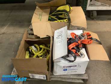 Repocast.com® | Lot of (3) boxes of harnesses and...