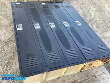 Repocast.com® | Lot of (5) full size lockers
