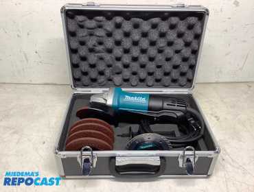 Repocast.com® | Lot of (1) Makita 4-1/2" Grinder Kit...