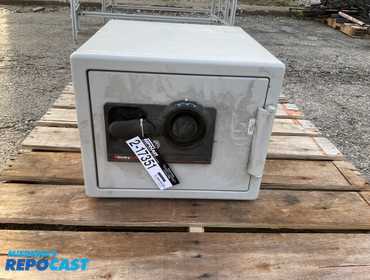 Repocast.com® | (1) locked Sentry Safe without keys or...