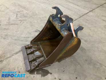 Repocast.com® | John Deere 18" Quick Attach Bucket for...