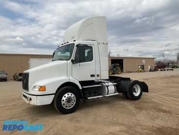 Repocast.com® | 2006 Volvo Single Axle Day Cab Semi...