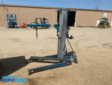 Repocast.com® | Genie SLA-15 Material Lift with Jib...