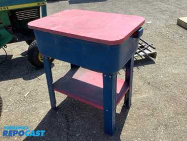 Repocast.com® | (1) metal tools parts washer table set