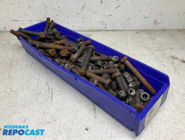 Repocast.com® | Lot of miscellaneous industrial bolts...
