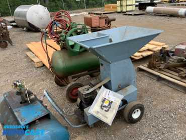 Repocast.com® | Yard shark wood chipper