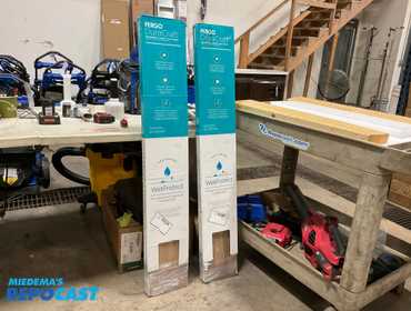 Repocast.com® | 2 Boxes of Pergo DuraCraft Flooring 48...