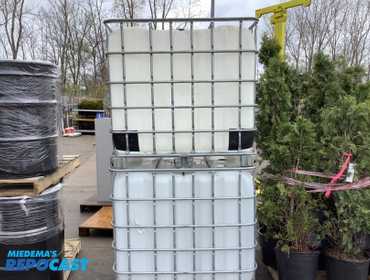 Repocast.com® | Lot of 2 food safe IBC totes