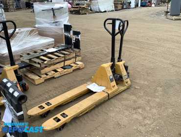 Repocast.com® | 2 Cat pallet jacks with 5500 lbs...