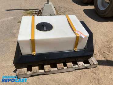 Repocast.com® | Water Tank for Caterpillar Skid Steer,...