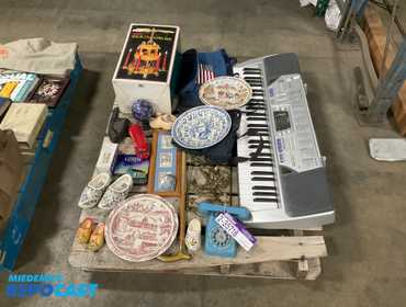 Repocast.com® | Skid lot of many assorted items....