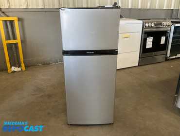 Repocast.com® | Frigidaire FFPS4533UM mini refrigerator