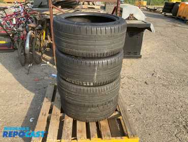 Repocast.com® | (4) Pirelli P Zero 285/40/R20 tires.