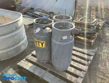 Repocast.com® | Lot of (3) 33lb Hi-Lo Propane Tanks