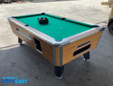 Repocast.com® | Valley pool table with balls. 87” x 50...