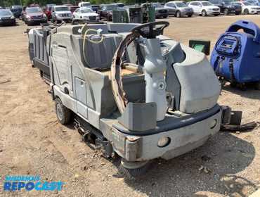 Repocast.com® | Lot of (1) Gray Advance Condor XL AXP...