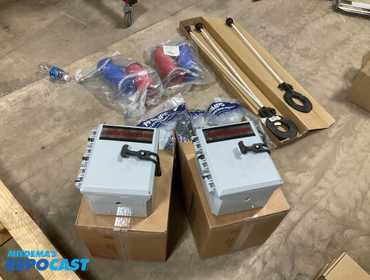 Repocast.com® | Lot of (2) Hendrickson control boxes,