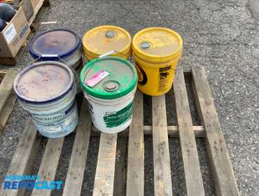 Repocast.com® | 5 buckets with materials for building...