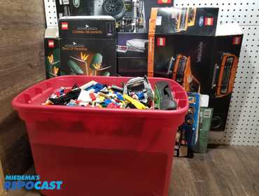 Repocast.com® | 40 Pounds of LEGO & Other Building...
