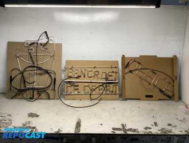 Repocast.com® | Lot of (3) vintage neon lights: