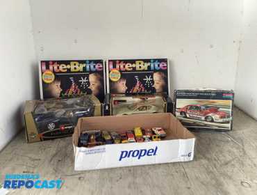 Repocast.com® | 2 boxes of lite brite kits, 3 model...