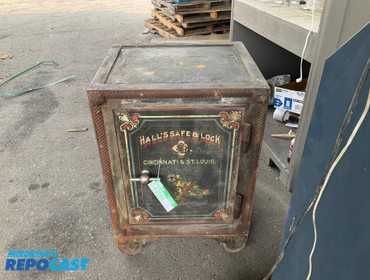 Repocast.com® | Lot of (1) Vintage Hall’s Safe