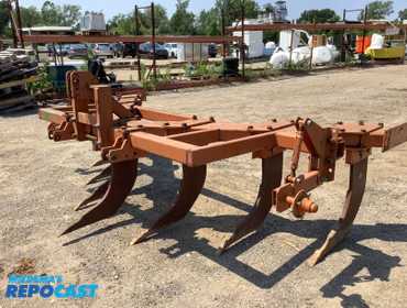 Repocast.com® | (1) heavy duty tractor ripper attachment