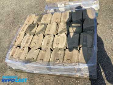 Repocast.com® | Lot of approx. 72 retaining wall bricks