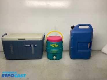 Repocast.com® | Lot of (1) Coleman PolyLite 48 Qt....
