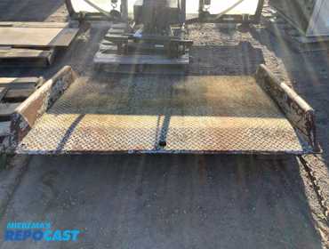 Repocast.com® | Metal loading dock ramp with chains