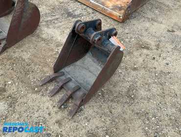 Repocast.com® | Kubota Model BT2903 18” Bucket with...