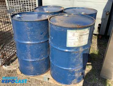 Repocast.com® | Lot of (4) blue steel barrels...
