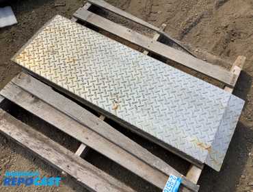 Repocast.com® | Diamond plated trailer ramp, measuring...