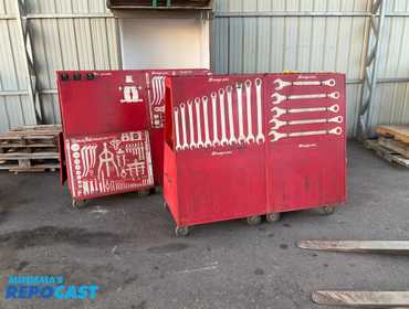 Repocast.com® | Lot of (2) vintage snap on display...