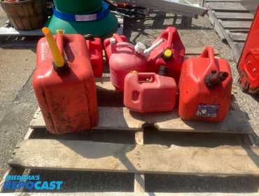 Repocast.com® | Lot of (7) empty gas cans. Various sizes