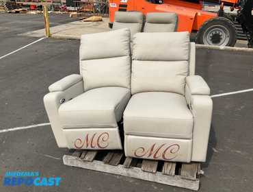 Repocast.com® | Lot of (1) Lippert Millersburg...