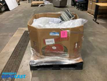 Repocast.com® | Lot of (1) Gaylord of Pillows