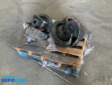 Repocast.com® | Lot of (2) Meritor differentials, one...