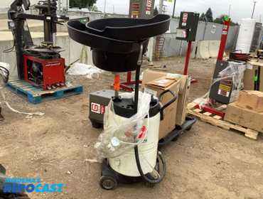 Repocast.com® | Lot of (1) Samson 26 Gallon Oil Caddy ...